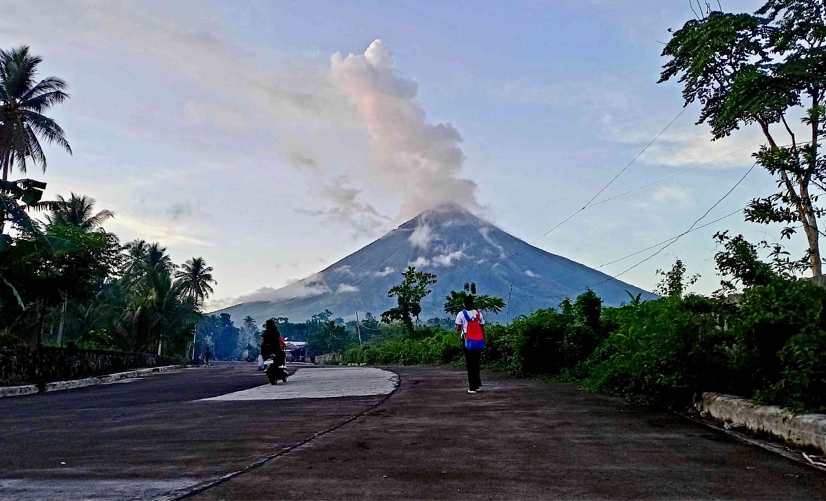 Mayon Volcano now under alert level 2 – Phivolcs