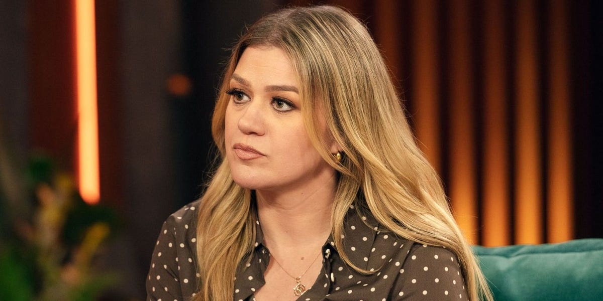 See Kelly Clarkson's Emotional First Instagram Post Following Her Ex ...