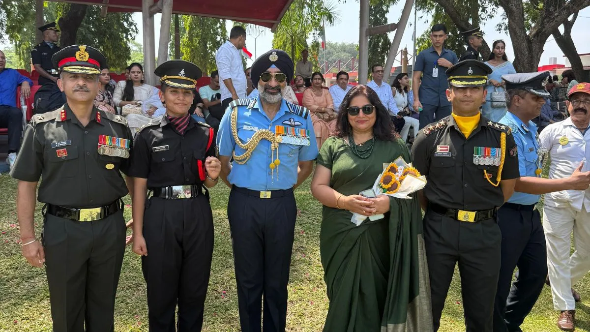 Lt Parul Dhadwal: First woman from five-generation Army family to bag ...
