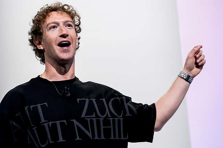 Mark Zuckerberg’s Hot Mic Moment With Trump Goes Viral: 'I Wasn't Sure ...