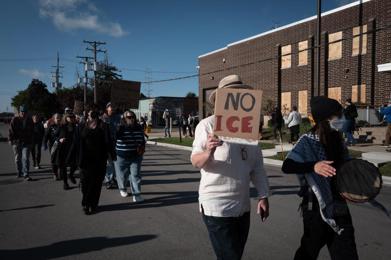 ICE operations expected to begin in Chicago on Saturday as Mexican ...