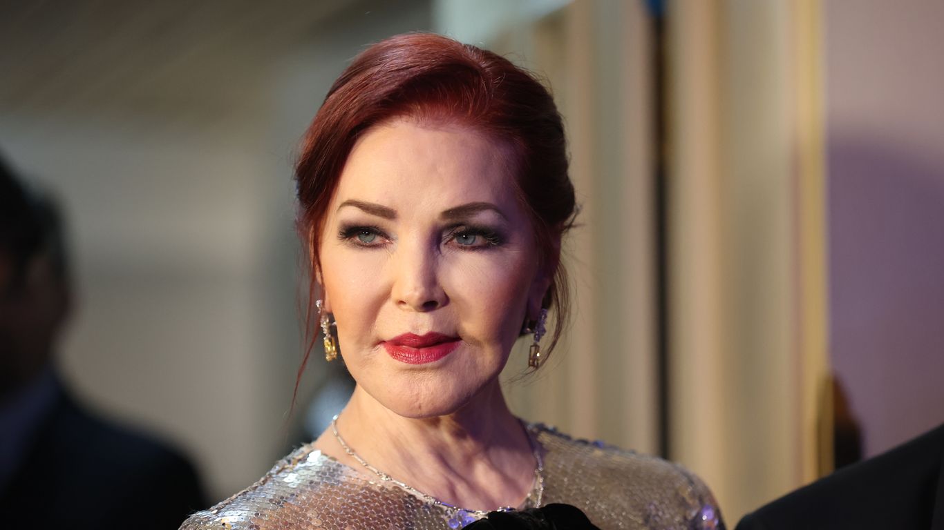 Priscilla Presley est accusée d'avoir poussé Elvis Presley «à la mort»