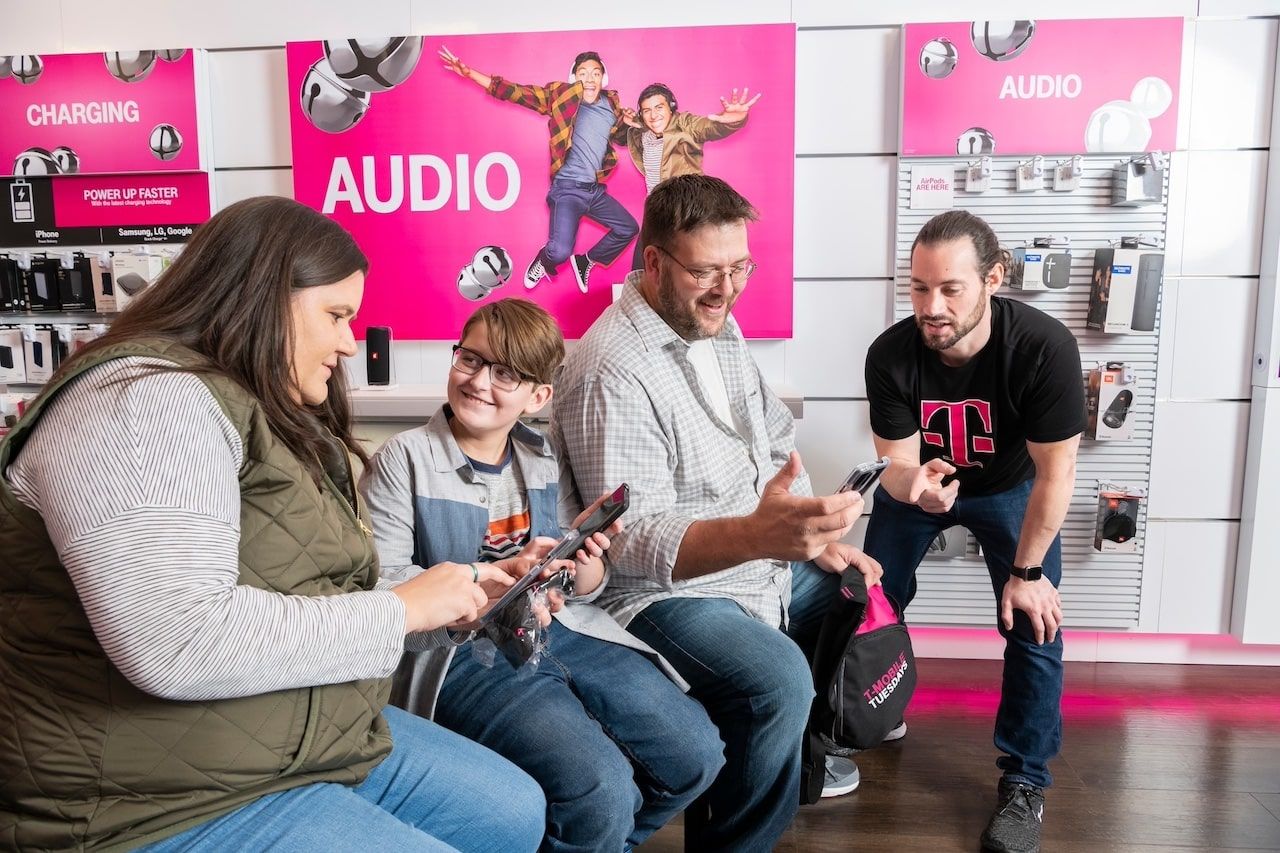 T-Mobile's latest tactic to lure customers doesn't sit well with AT&T ...