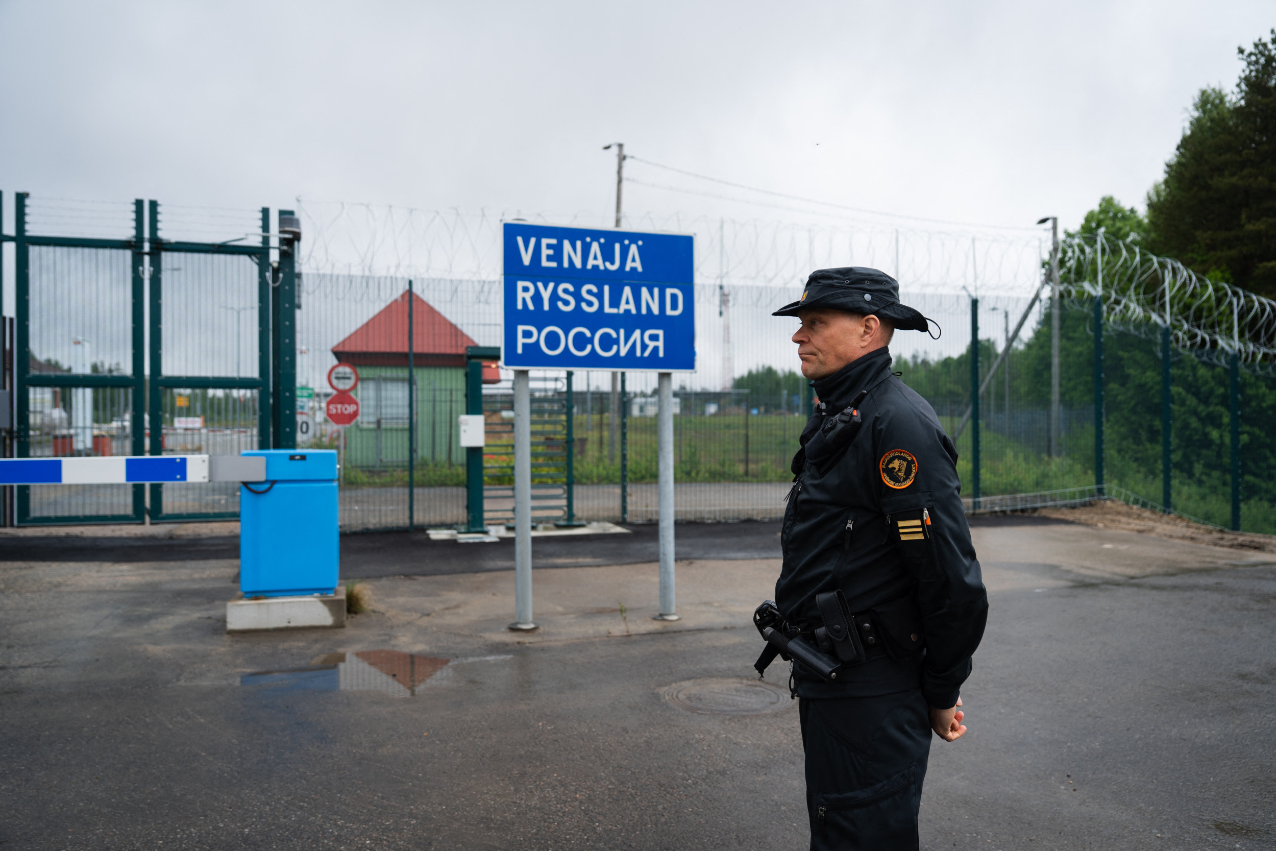 Putin ramps up military fortifications on NATO border