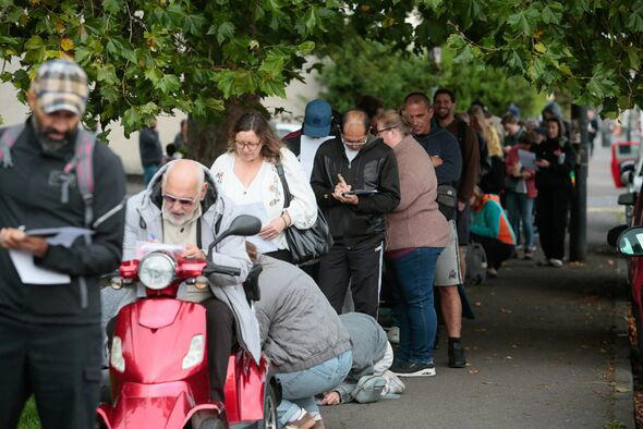 Huge queue snakes round UK city as dentist announces it can take NHS ...