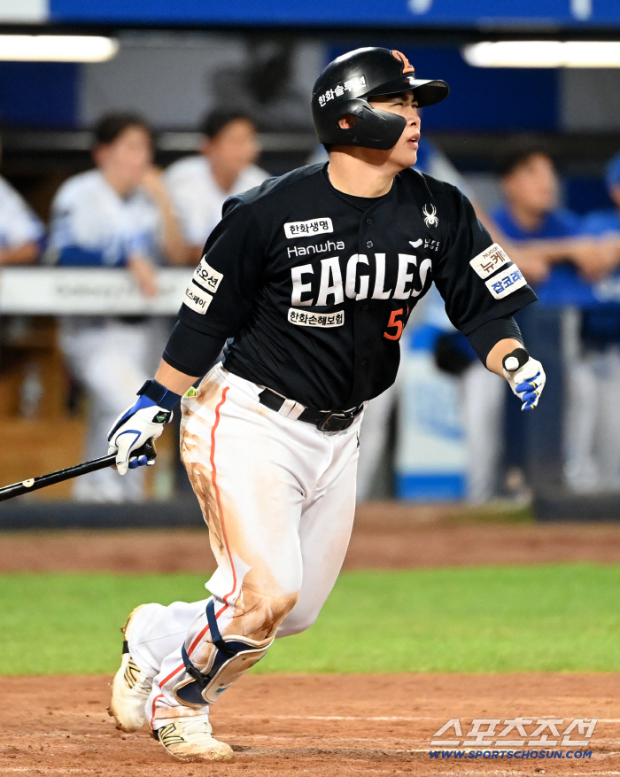 [포토] 1타점 적시타 문현빈, 천금 같은 한점!