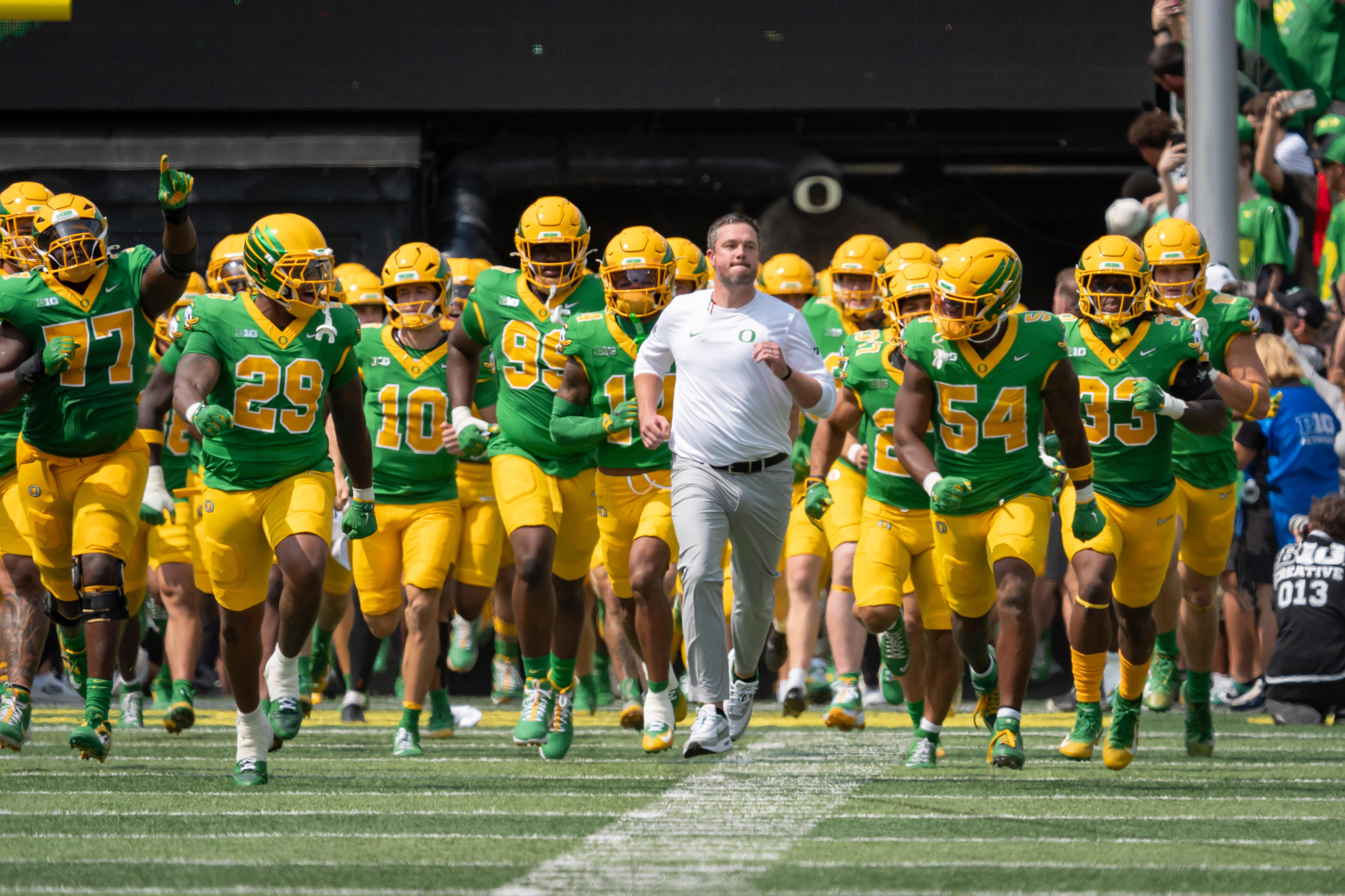 Oregon Ducks make early moves in 2027 class with pair of OT commits