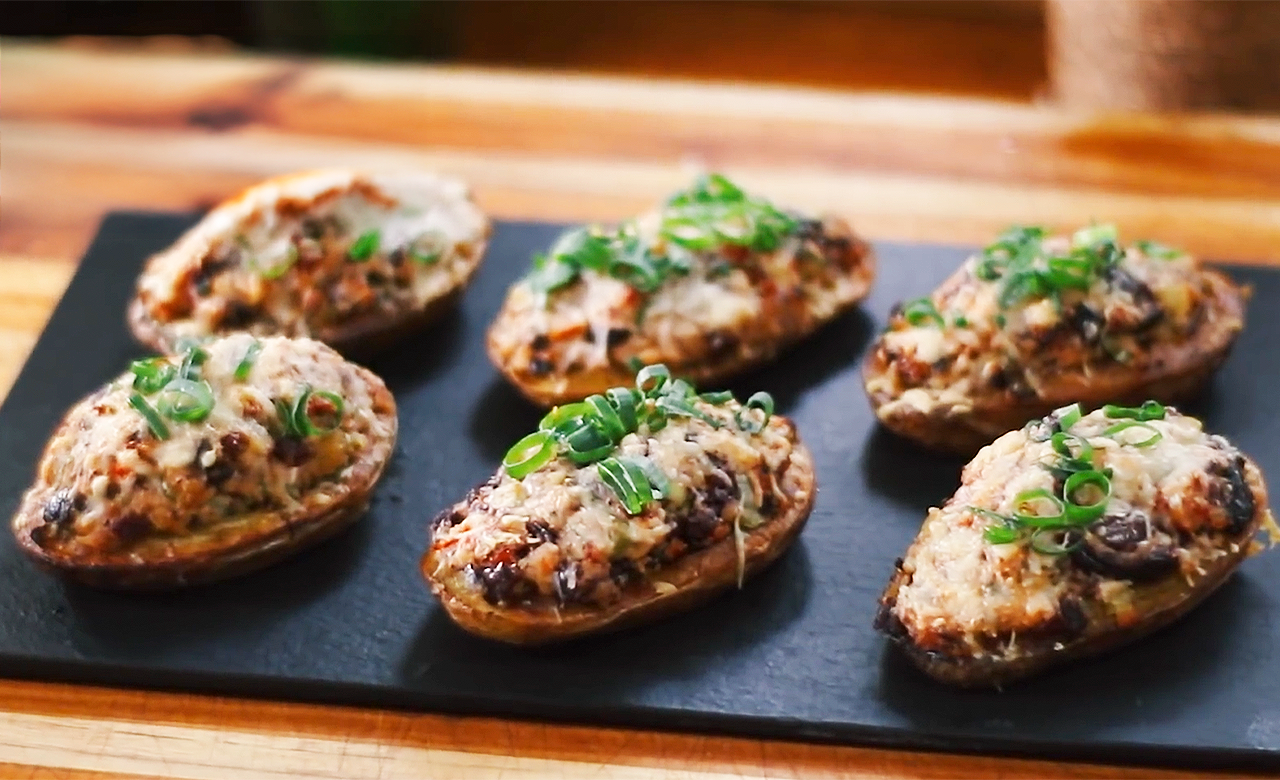 I crave these creamy Mediterranean baked potatoes! 🥔