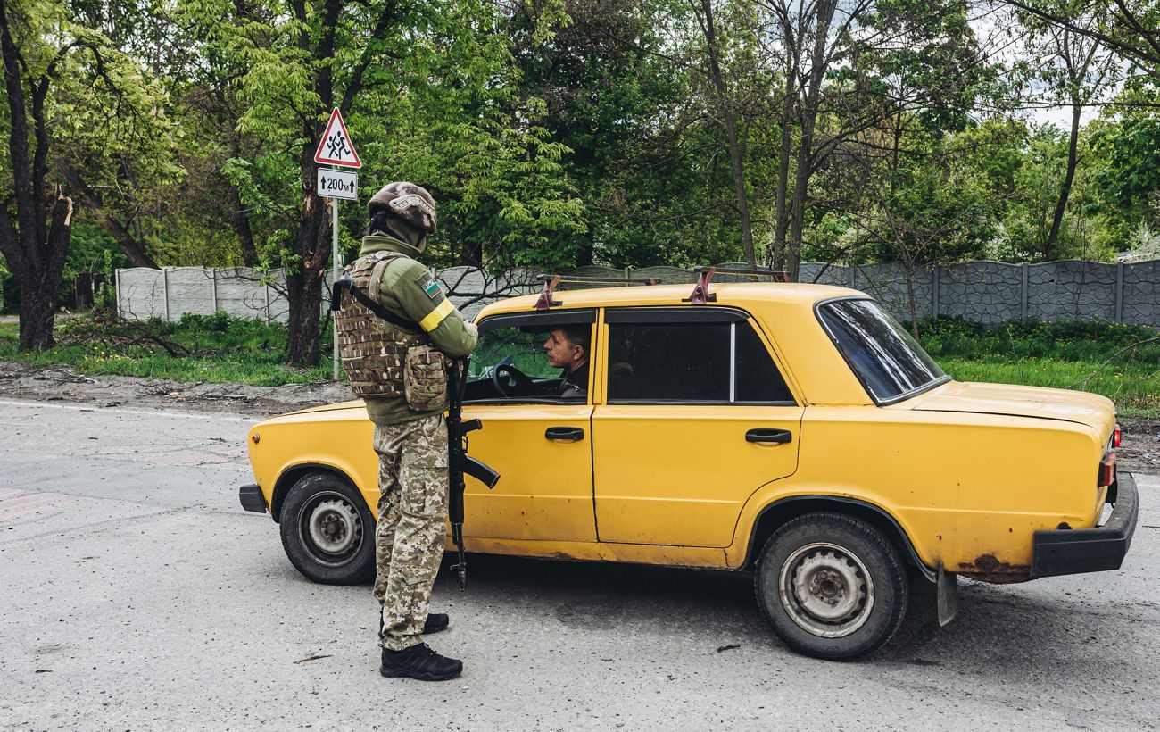 Russian army strikes checkpoint in Ukraine's Kherson region: Three ...