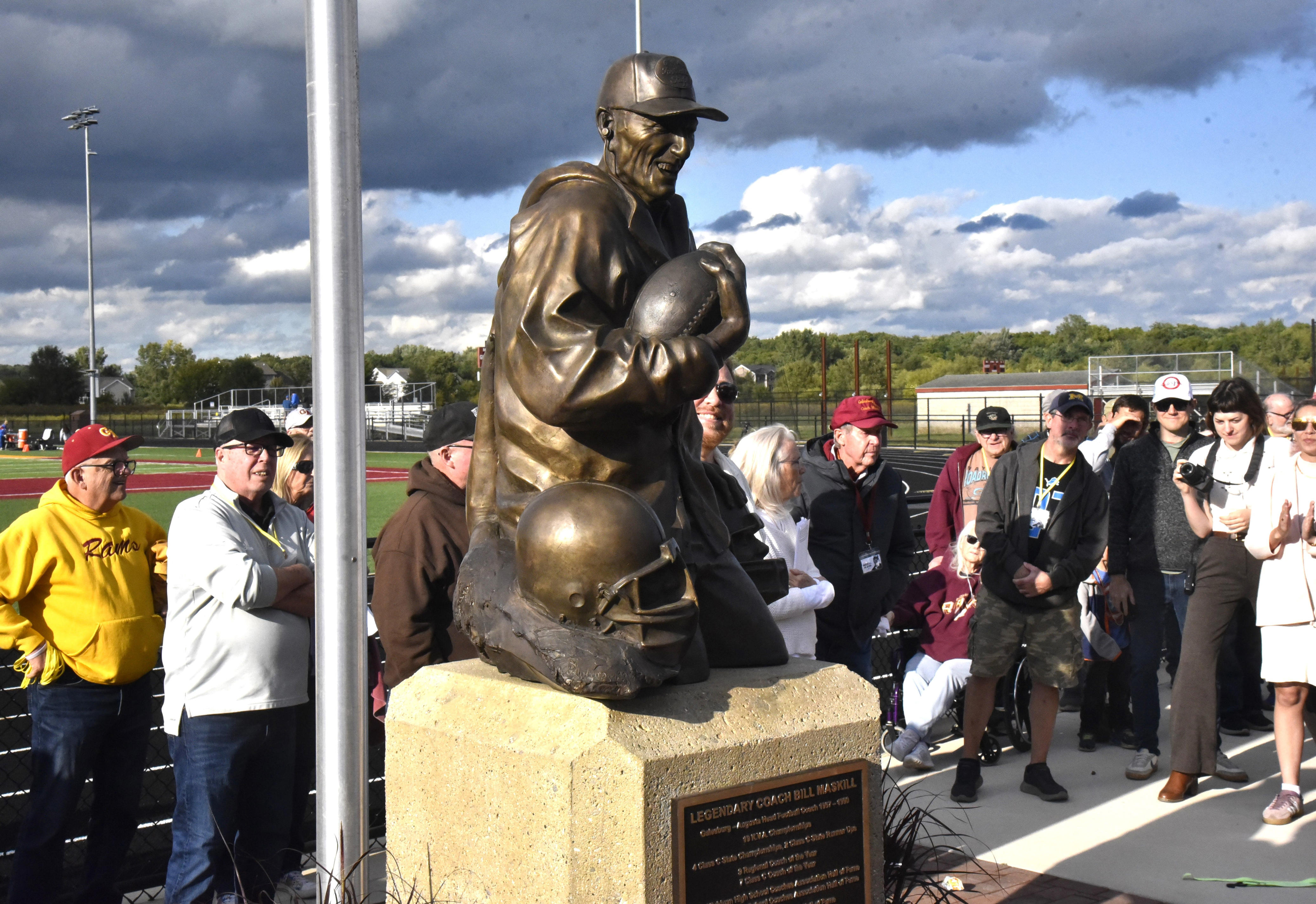 Galesburg-Augusta honors legendary football coach Bill Maskill with statue