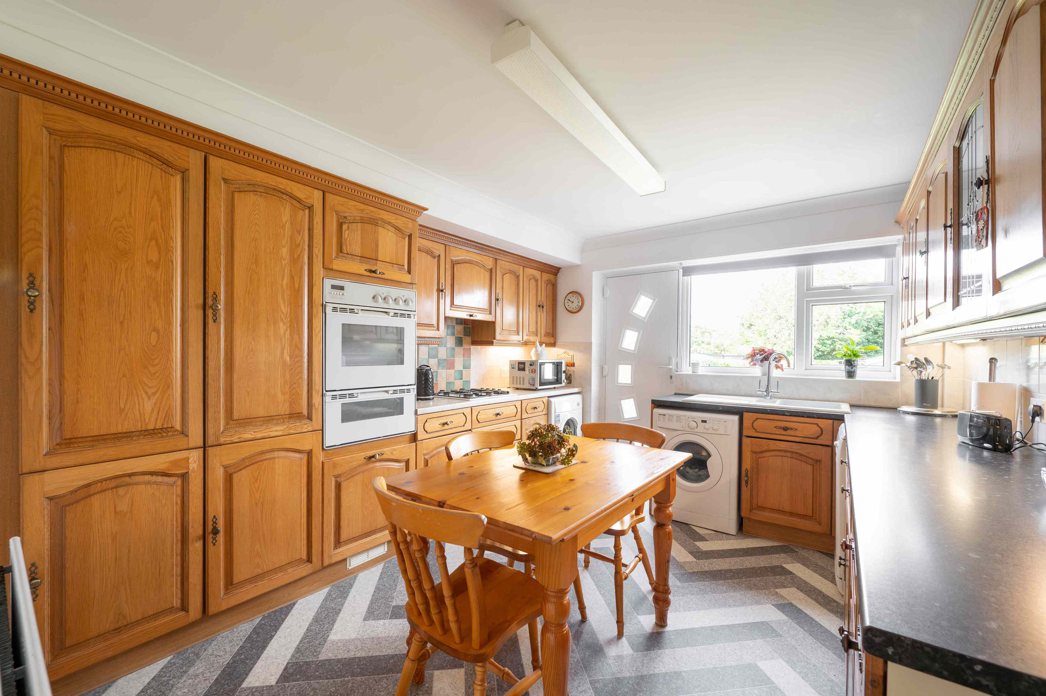 How To Clean Oak Cabinets So They Shine Like New