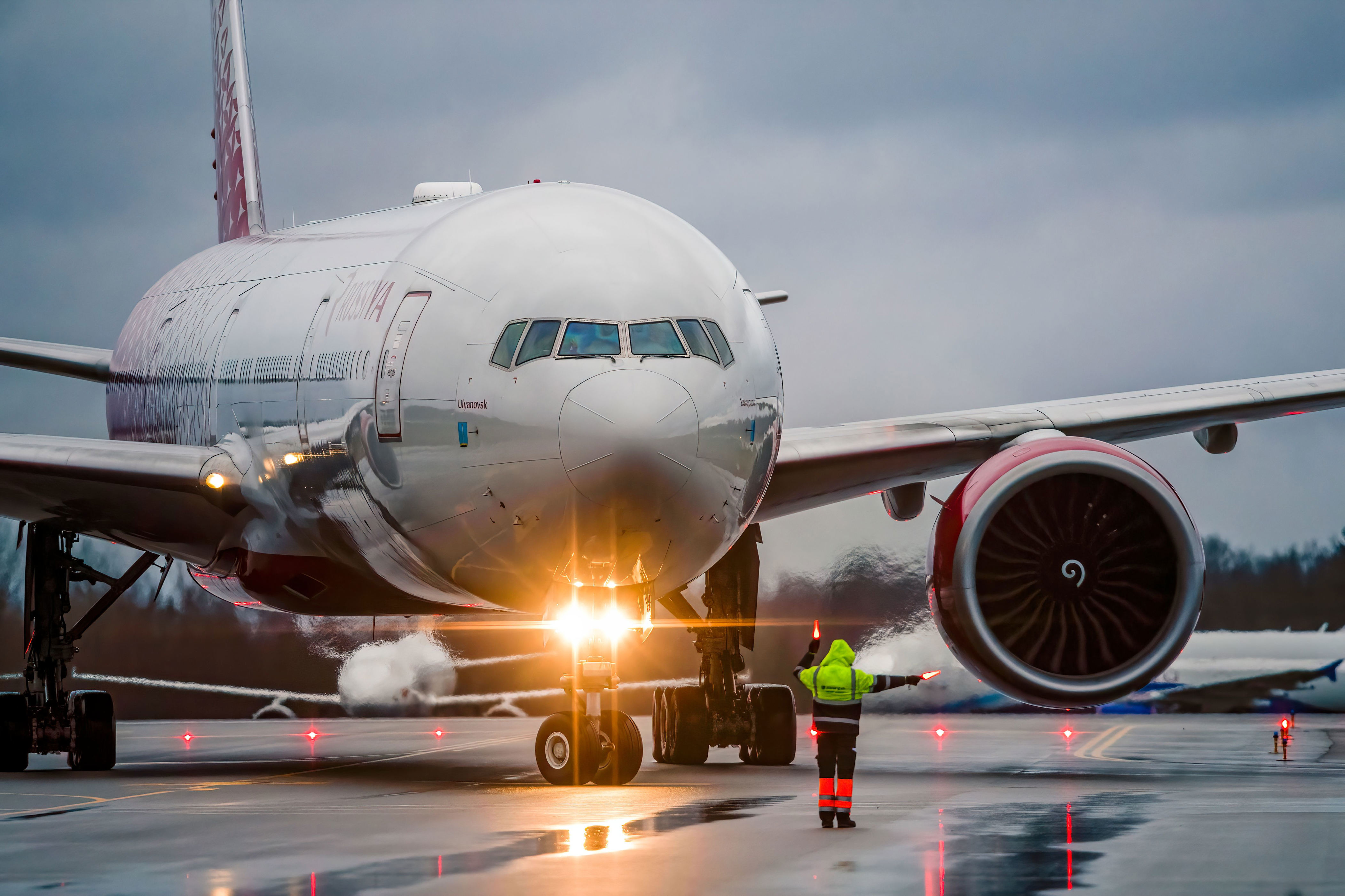 Is A Boeing 747-400 Bigger Than A 777-300ER?