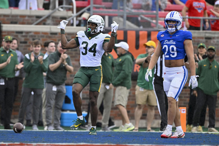 Football Fans Want Baylor-SMU Refs Investigated After Week 2 Performance