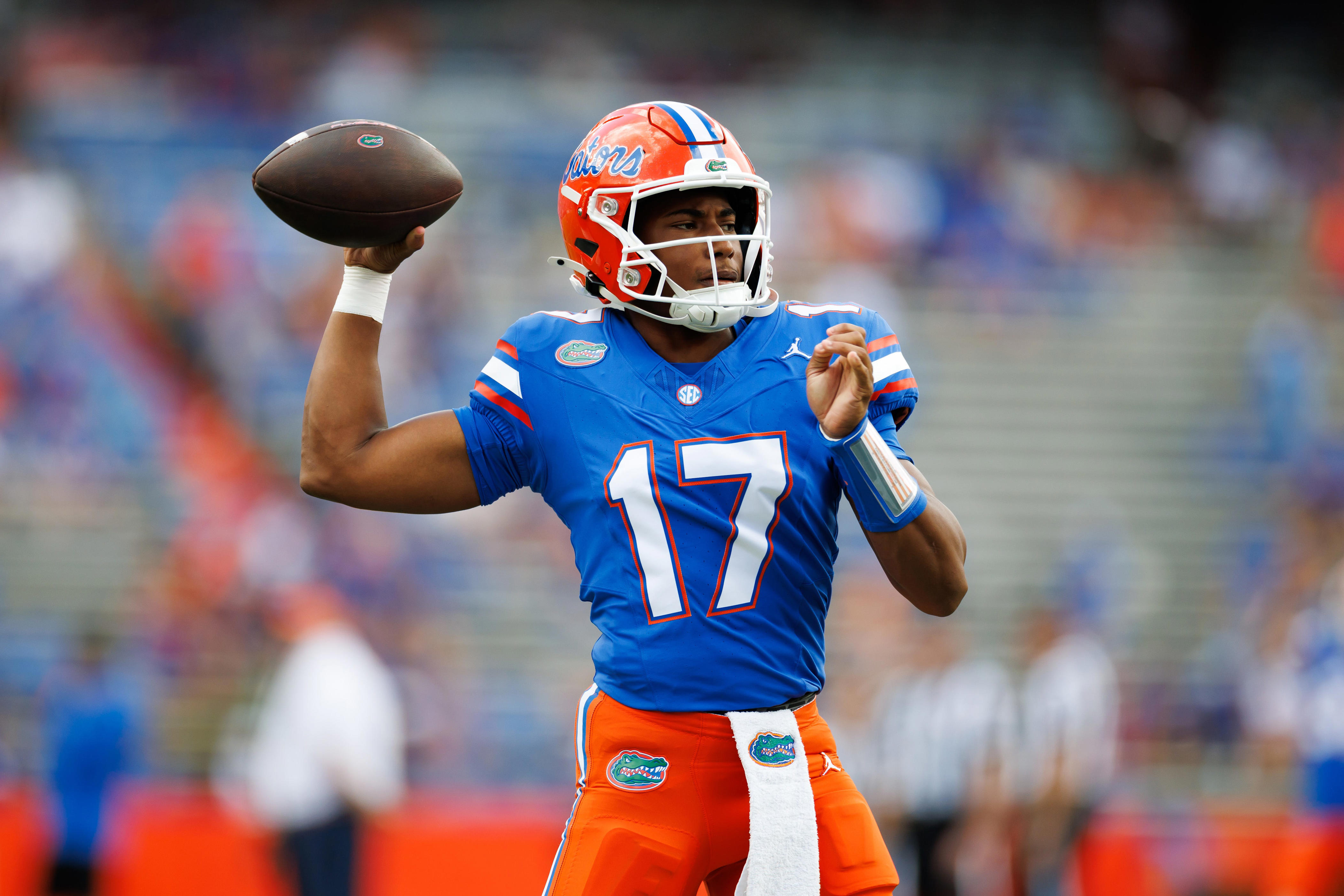Freshman QB Tramell Jones Jr. re-signs with Florida football