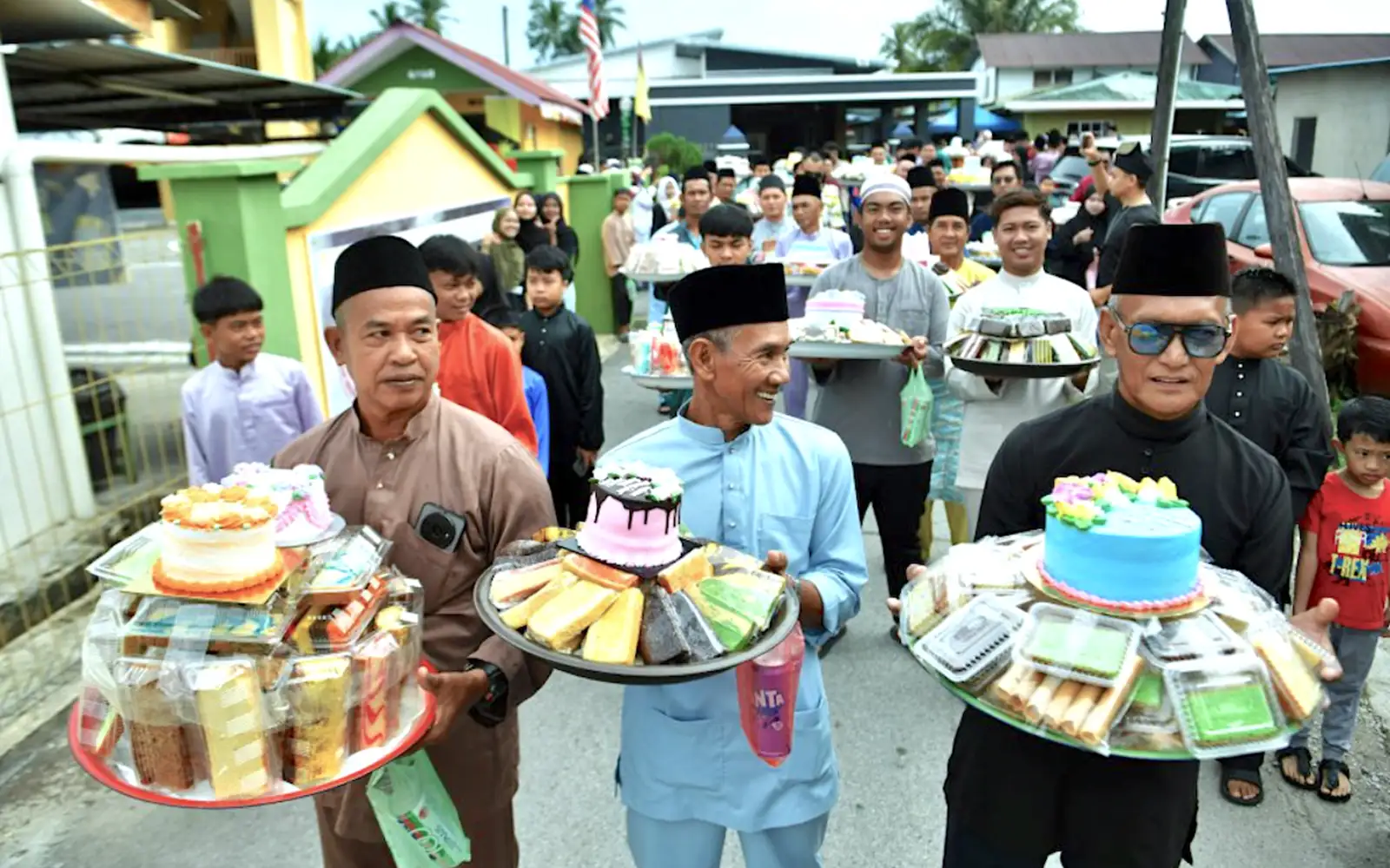 80-year-old ‘palak kuih’ tradition lives on in Sarawak village