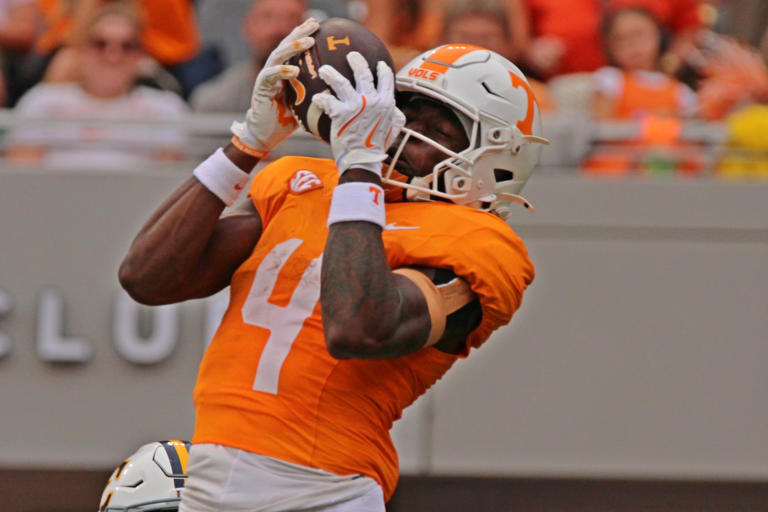 Tennessee football game-by-game score projections after Week 7