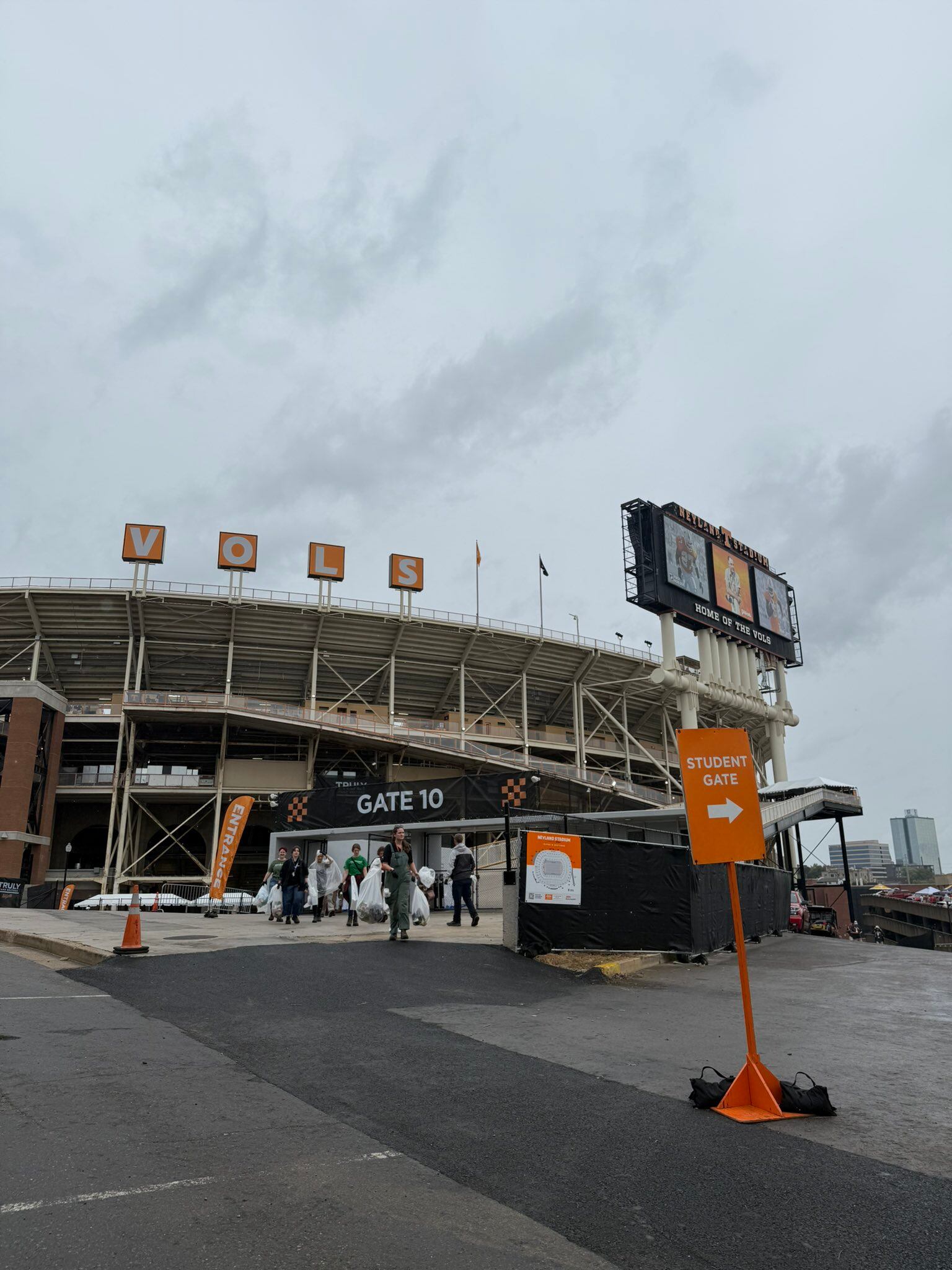 LIVE THREAD: Vols extend lead to 31-0 on 2nd Star Thomas touchdown
