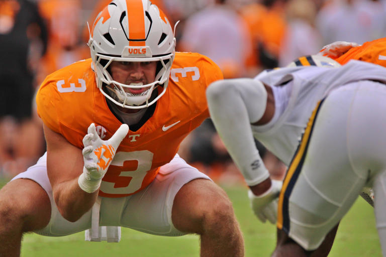 Tennessee tight end enters NCAA transfer portal