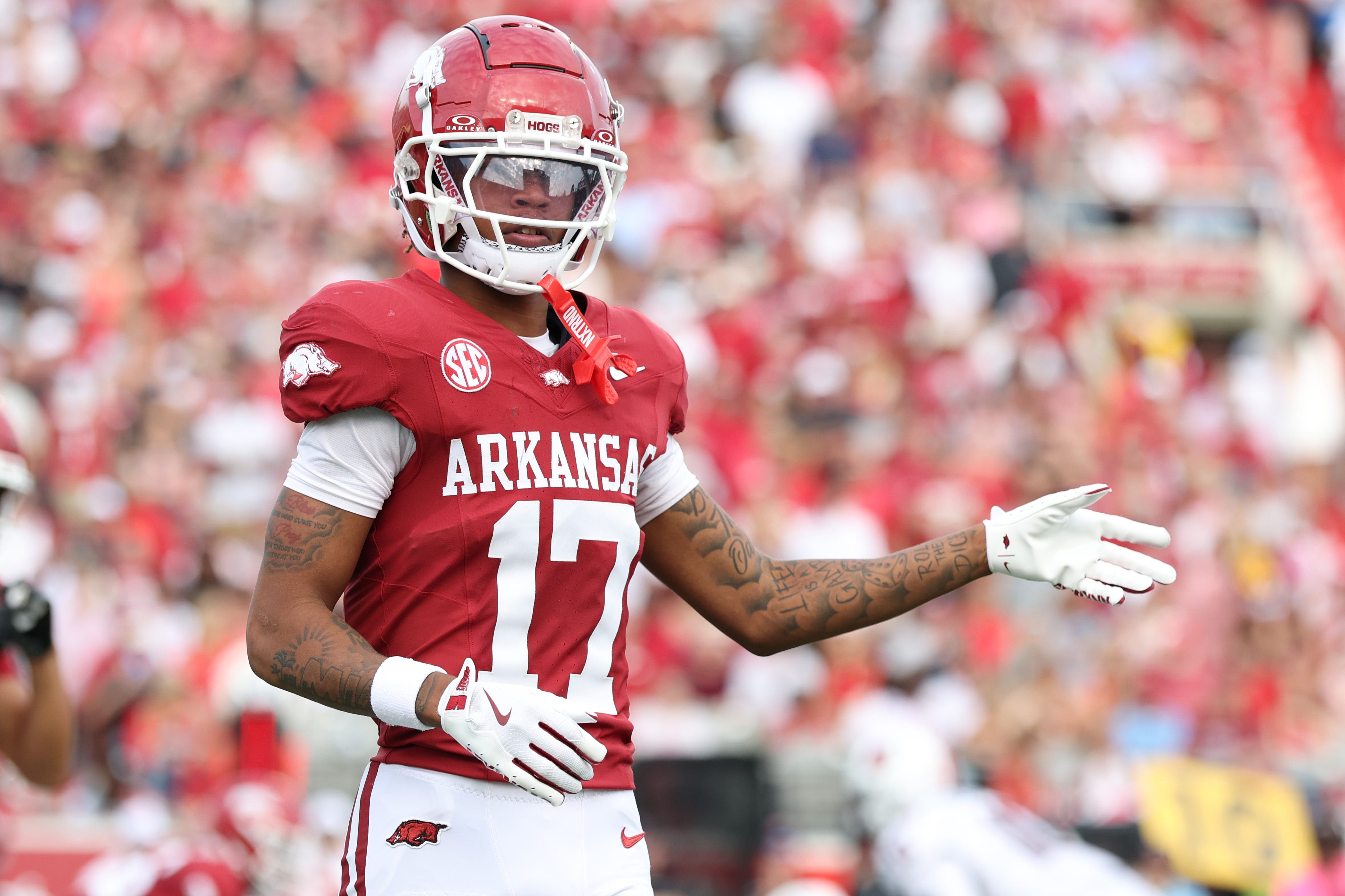 Arkansas football WR Jalen Brown suffers broken fibula and tibia ...