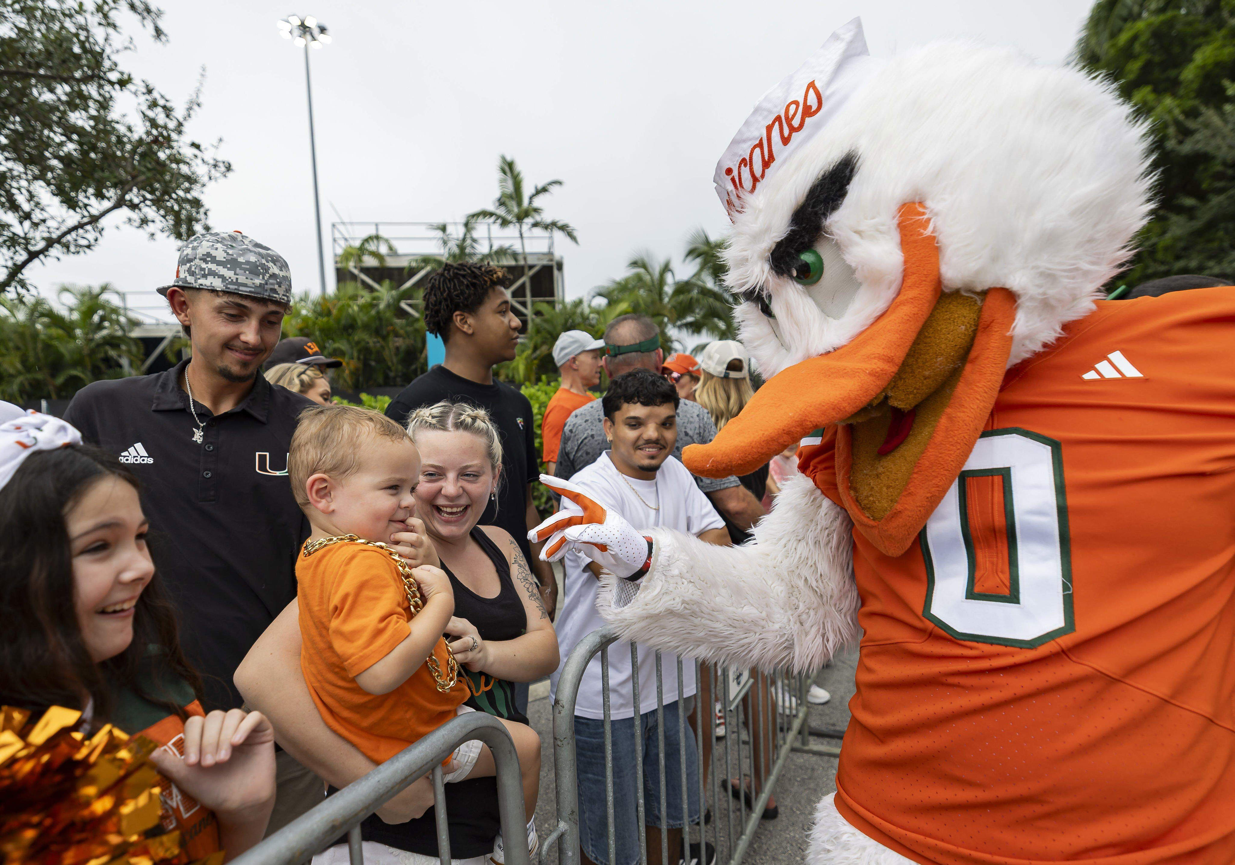 Live Updates: No. 5 Miami Hurricanes vs Bethune-Cookman Wildcats