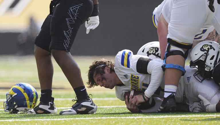 Ryan Staub leads rotation of Colorado quarterbacks, throws 2 TD passes ...