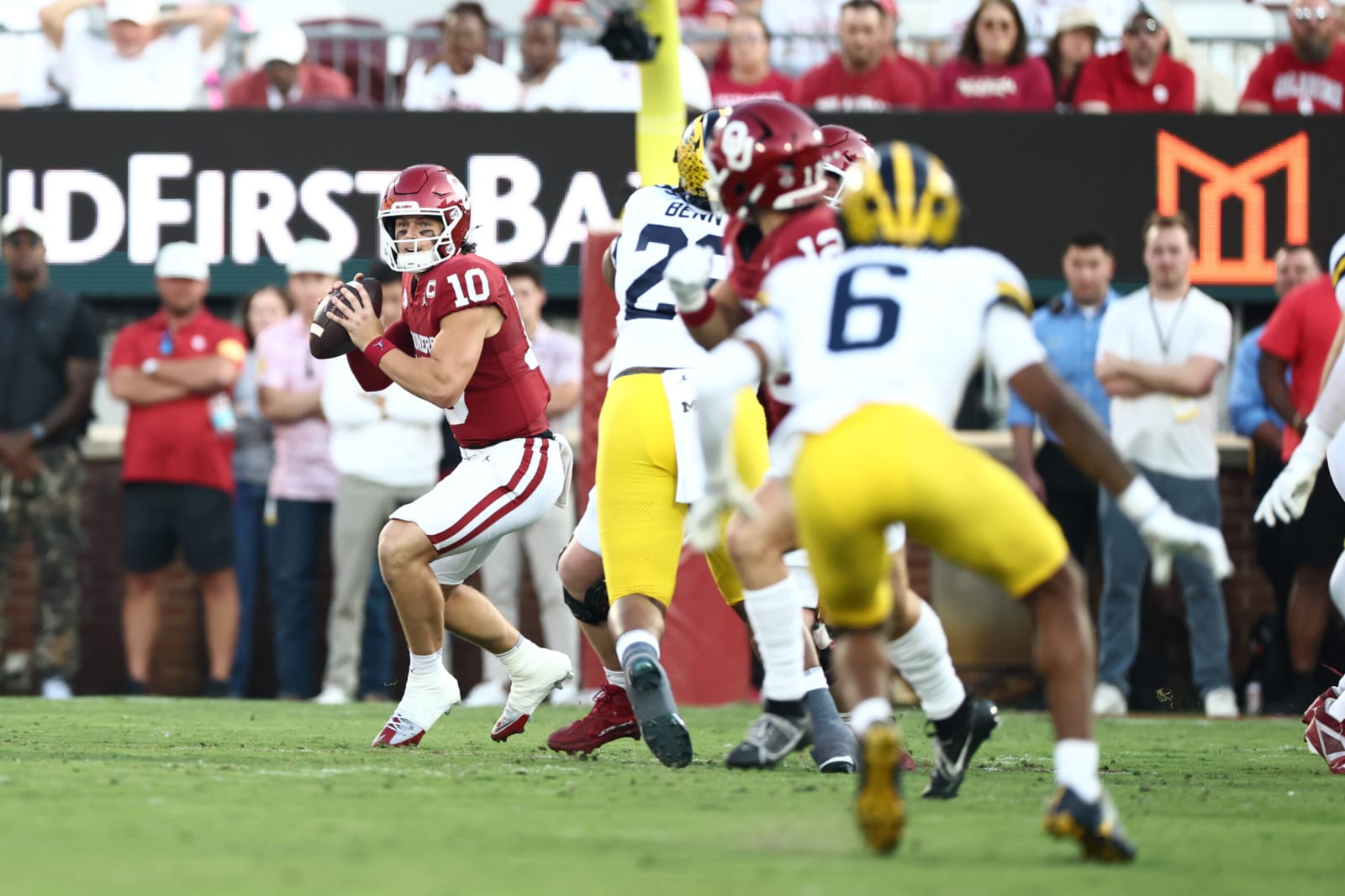 Halftime Huddle: OU leads Michigan 14-0