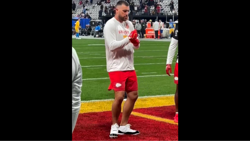 Chiefs' Travis Kelce does a little sideline dance before game in Brazil