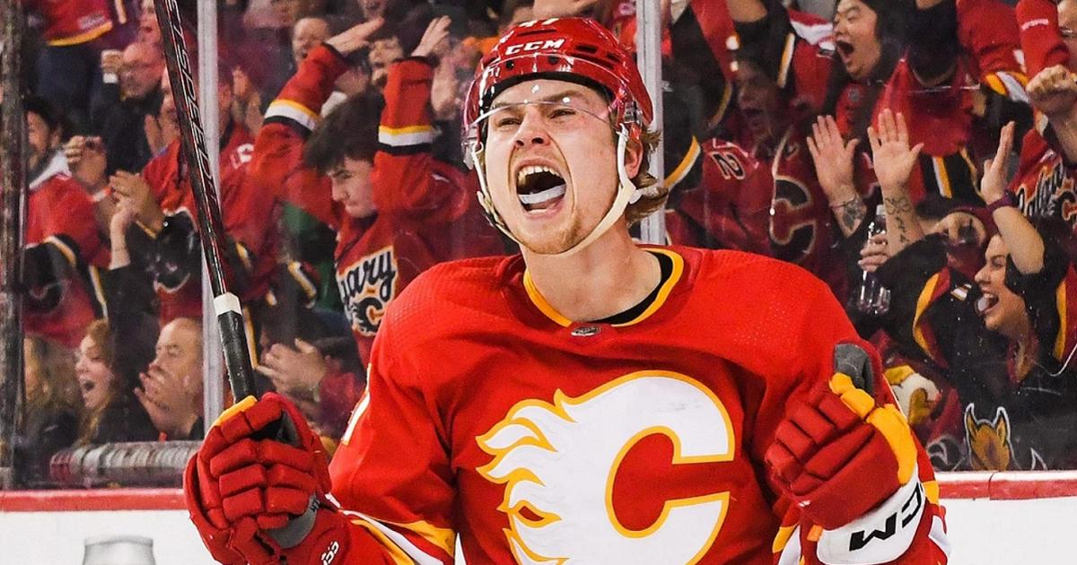 Flames officially sign Connor Zary on Saturday.