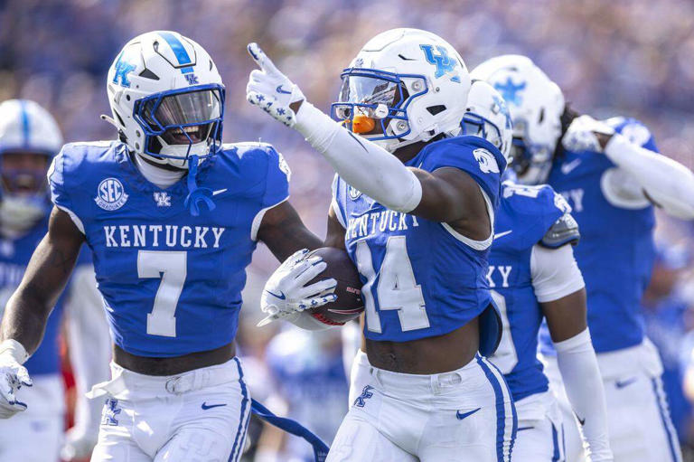 Kentucky football falls to Ole Miss, loses QB Zach Calzada to injury