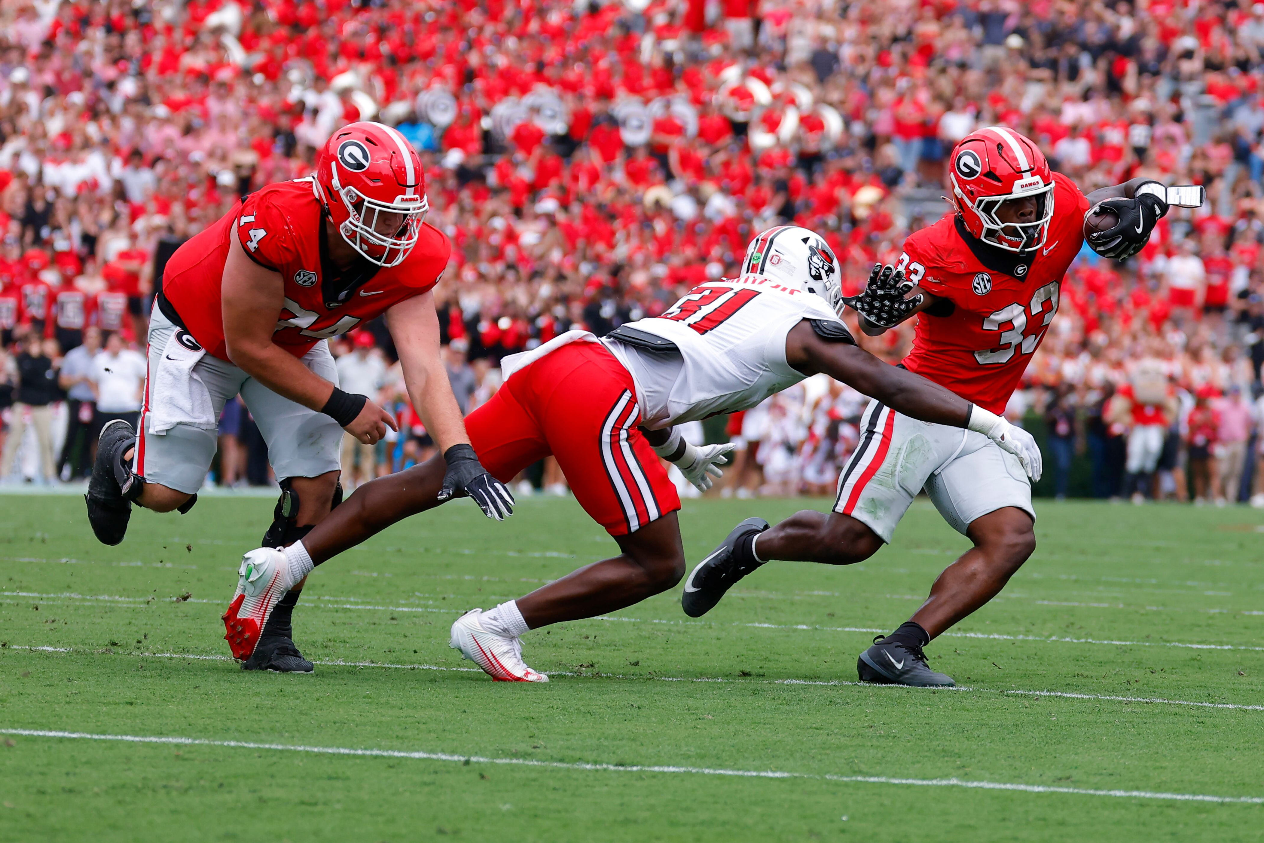 Bowens, Frazier each run for 2 scores as No. 4 Georgia overcomes ...