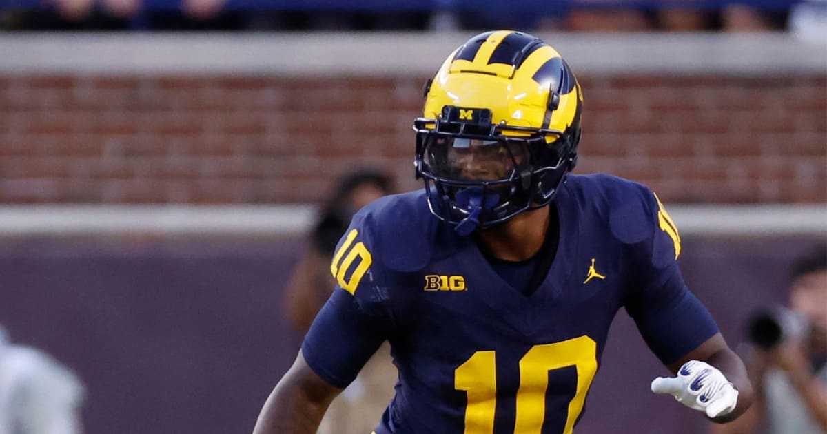 Zeke Berry injury update: Michigan DB goes down holding right leg after ...