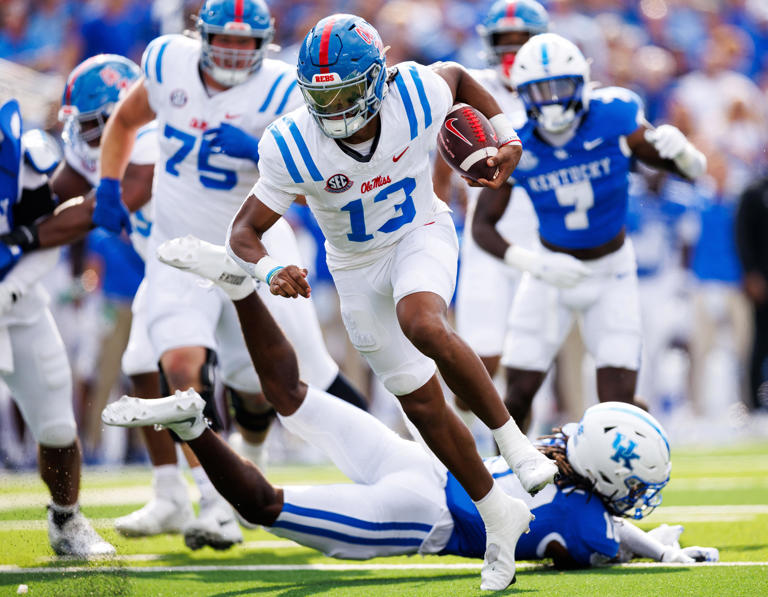 Austin Simmons not on injury report for Ole Miss football vs Georgia game