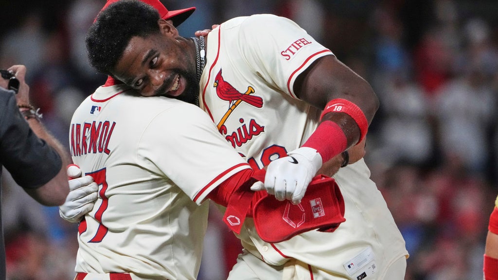 Jordan Walker's 2-run double in the 9th rallies Cardinals for a 3-2 win ...