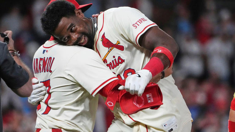 Jordan Walker's 2-run double in the 9th rallies Cardinals for a 3-2 win ...