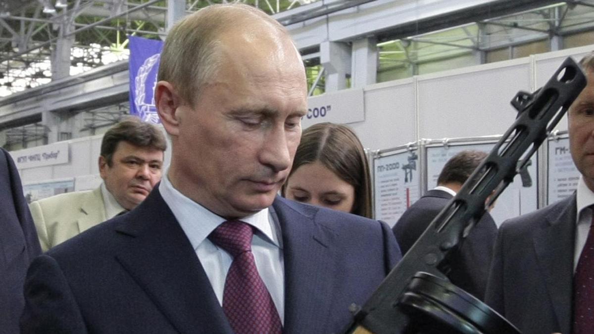 Kaláshnikov pone a prueba su nuevo fusil AM-17 en Ucrania