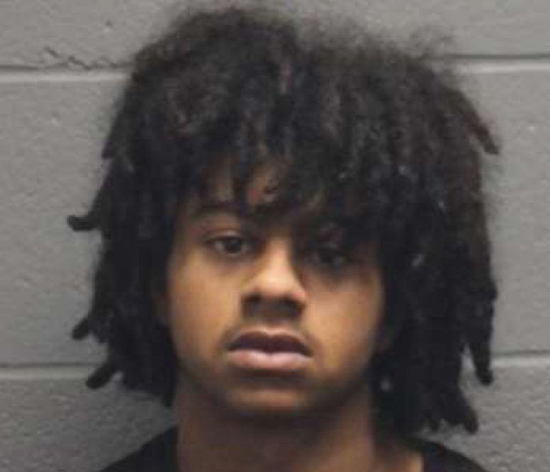 19-year-old arrested after bar incident in Oakville