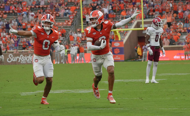 Updating Clemson rankings in college football polls after narrow win vs ...
