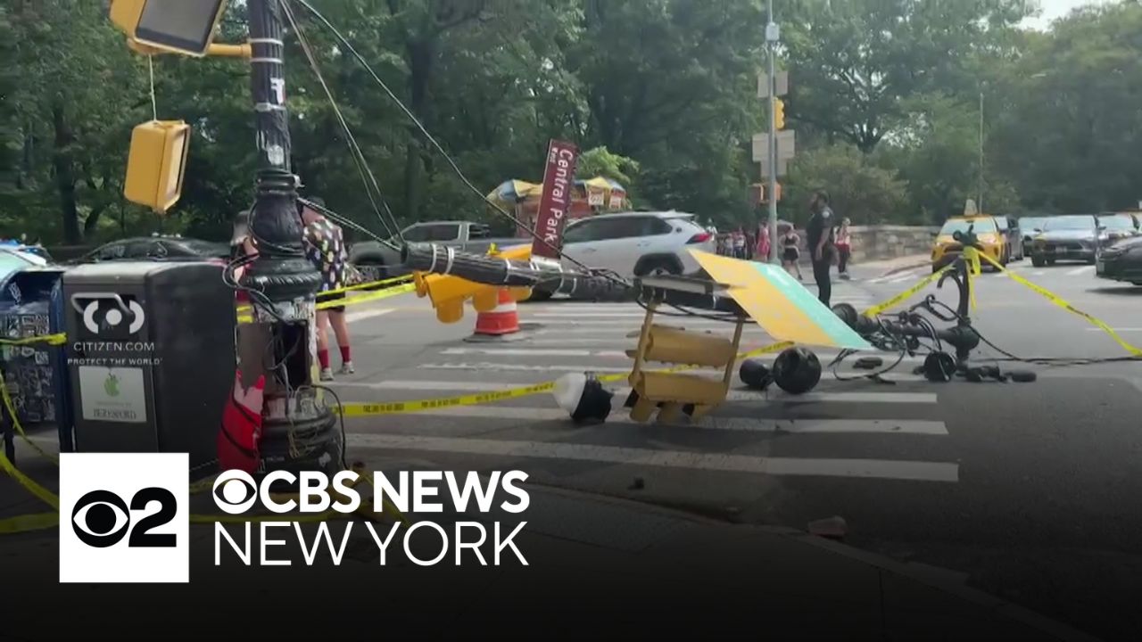 4 injured after light pole collapses on Upper West Side