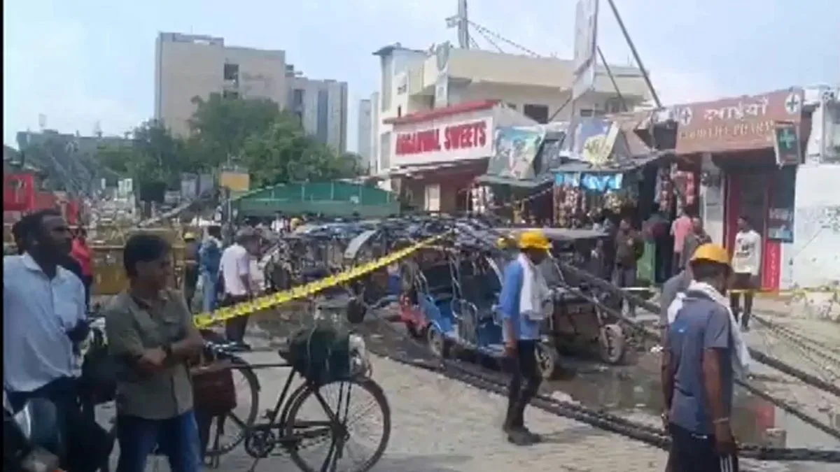 Old building collapses in SE Delhi’s Badarpur; no casualty reported