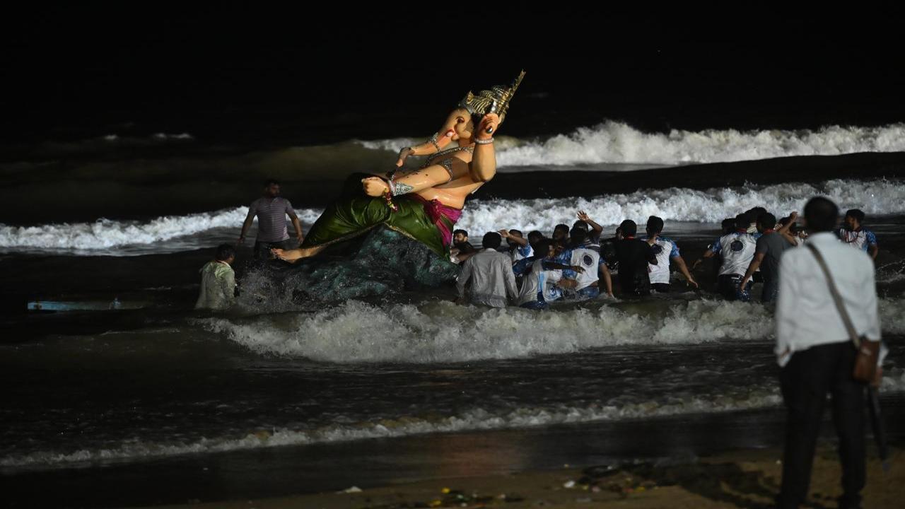 IN PHOTOS After spreading joy across Mumbai Bappa bids farewell to ...