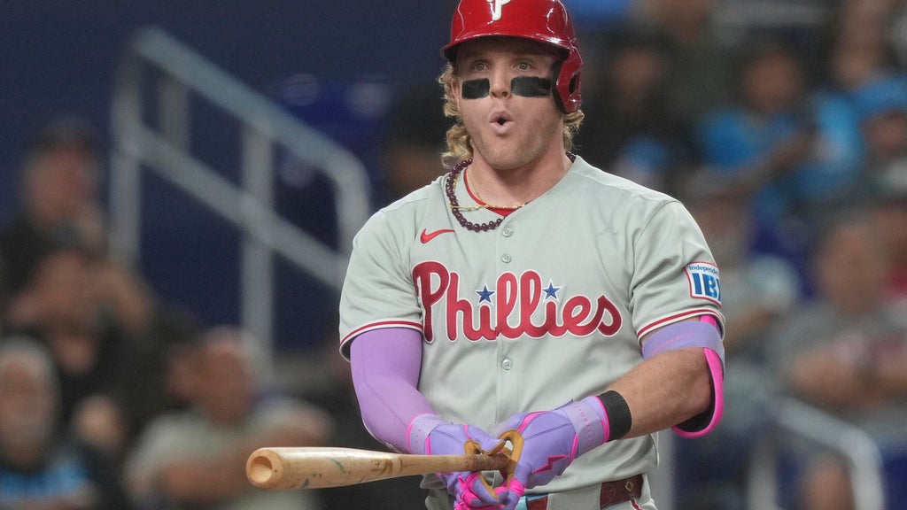 Phillies' Harrison Bader meets with young fan after viral dispute over ...
