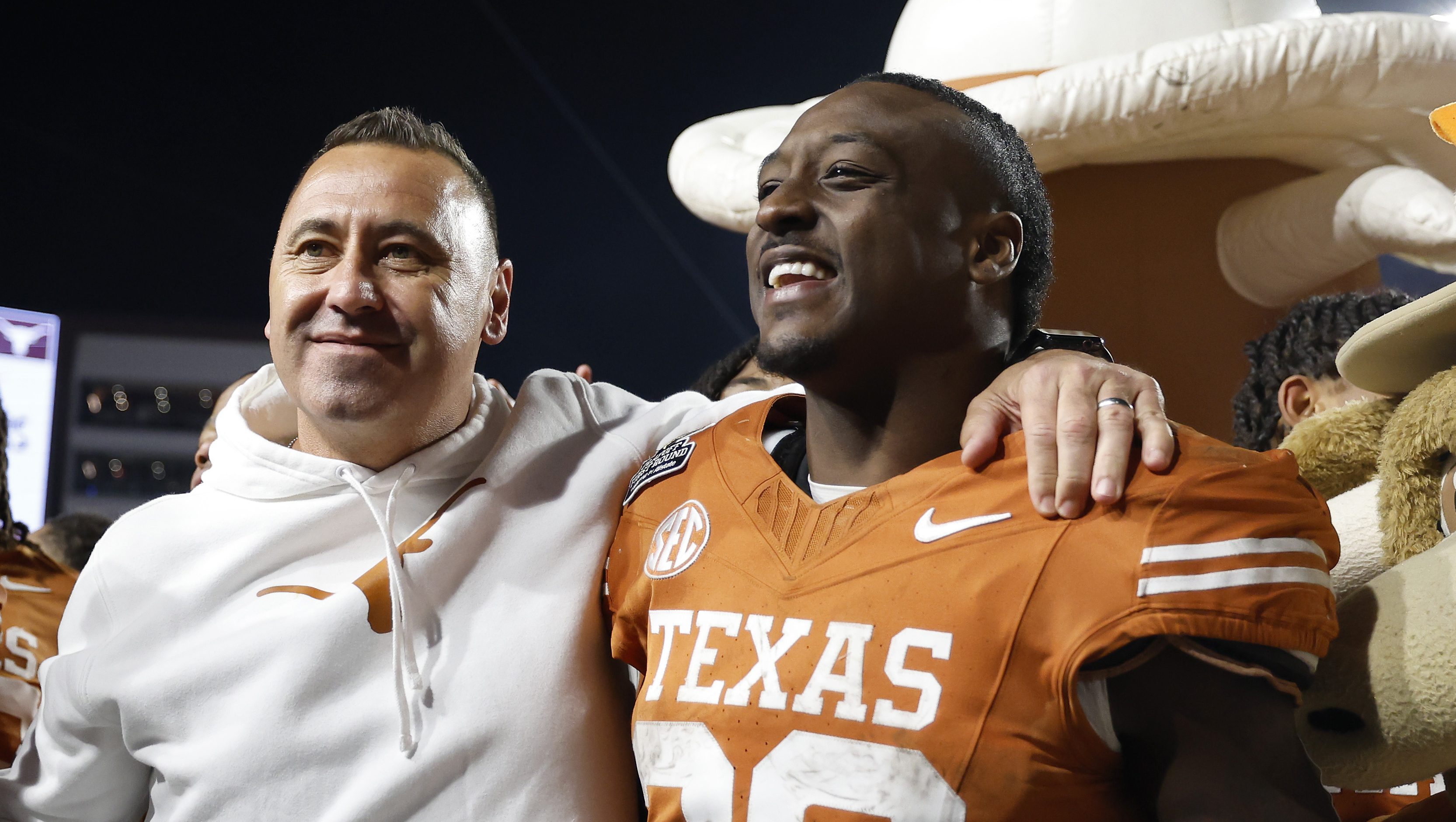 Tre Wisner Turns Heads with Gold Chains: ‘Wearing His NIL Valuation’