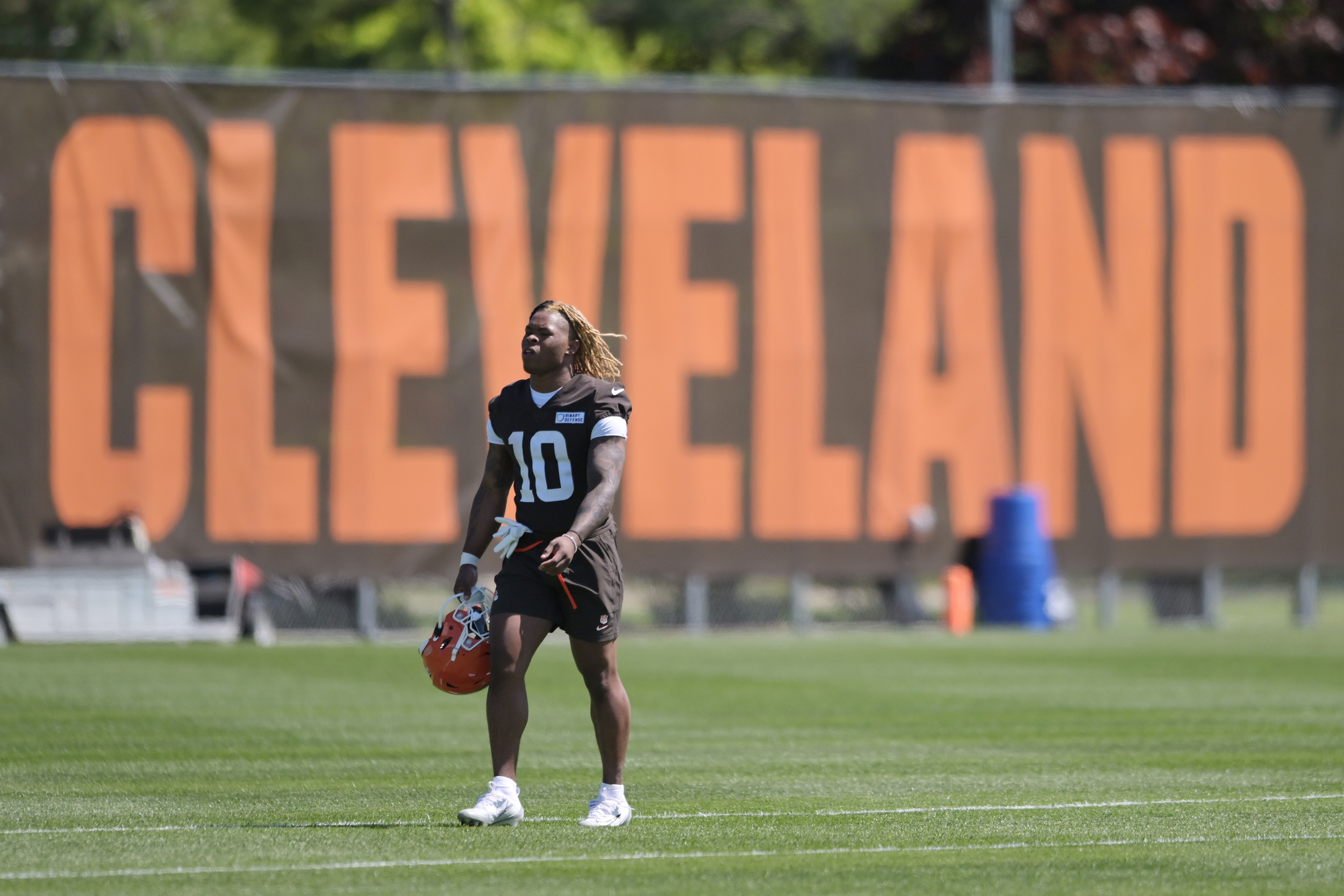 Last unsigned NFL Draft pick finally gets a contract
