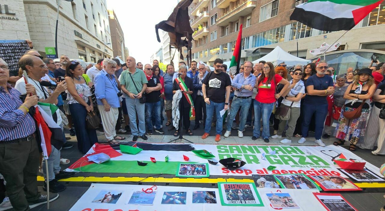 Napoli, la vice sindaca Laura Lieto alla mobilitazione a sostegno della ...
