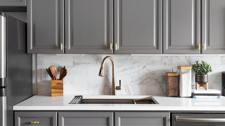 How To Choose Kitchen Cabinet Colors That Pair Well With Quartz Countertops