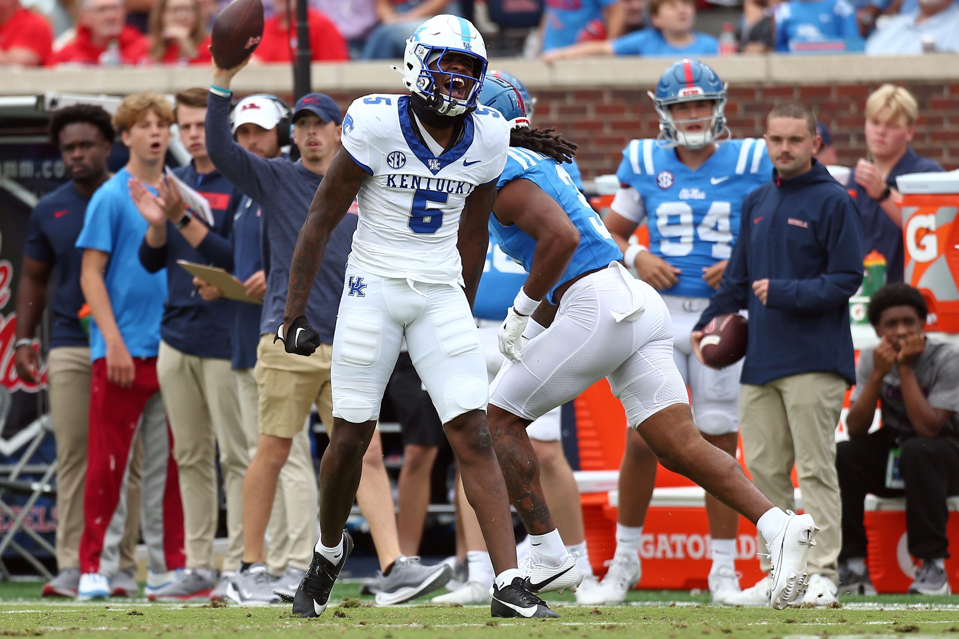 Checking the health status of Kentucky cornerback D.J. Waller