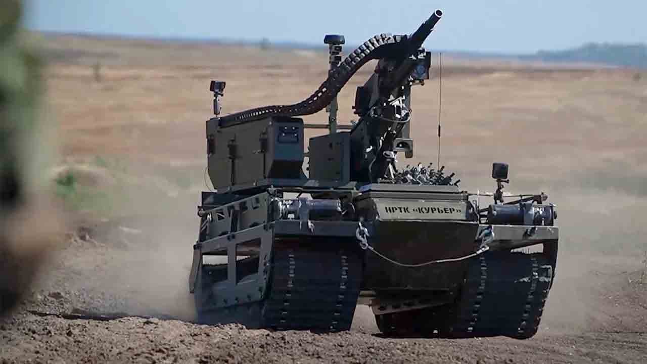 La Russia mostra l’addestramento del robot da combattimento “Courier ...