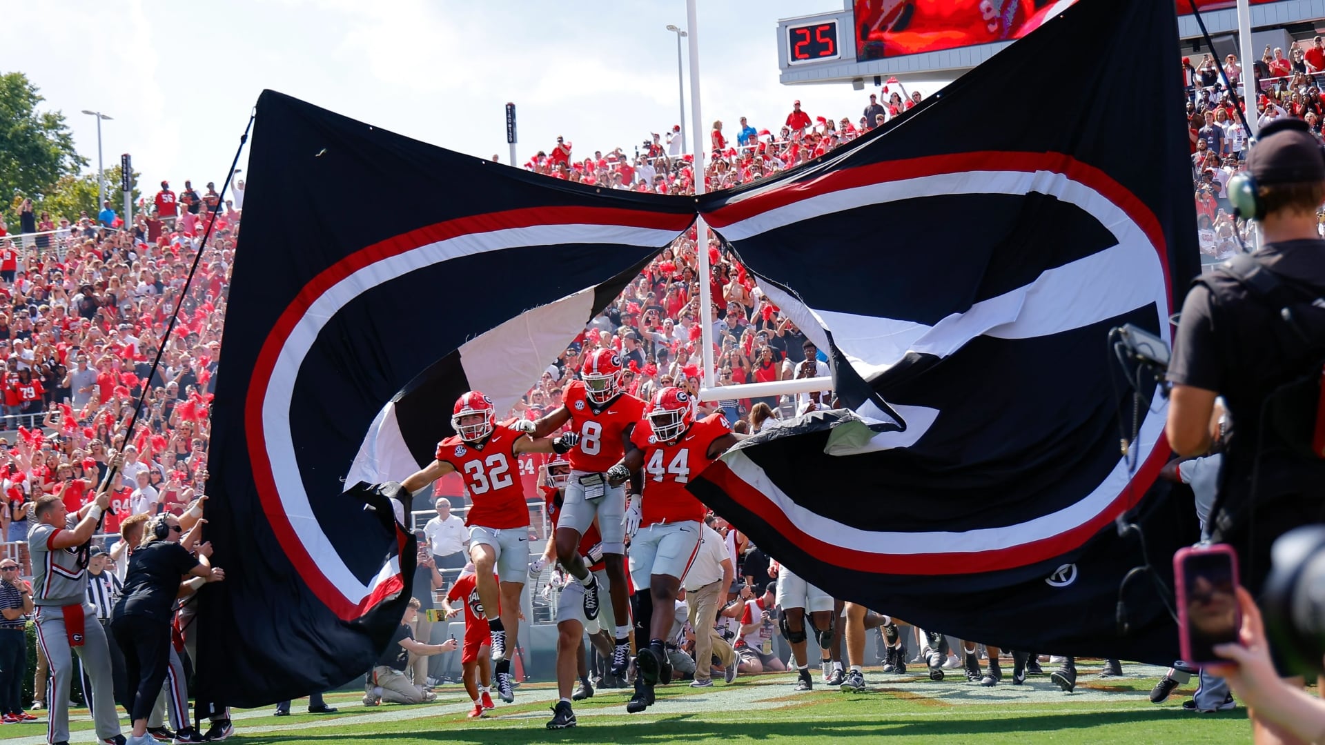 No. 4 Bulldogs go into weather delay at halftime