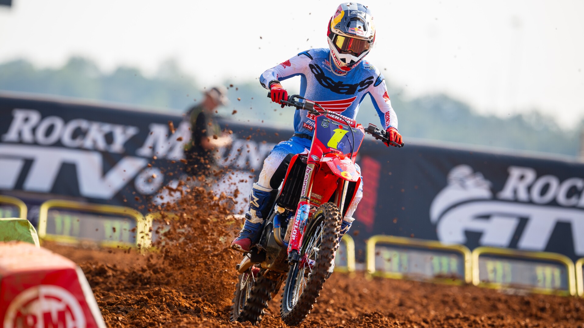 2025 zMax Dragway 450 Moto 1 LIVE Updates: Jett Lawrence leads Chase Sexton