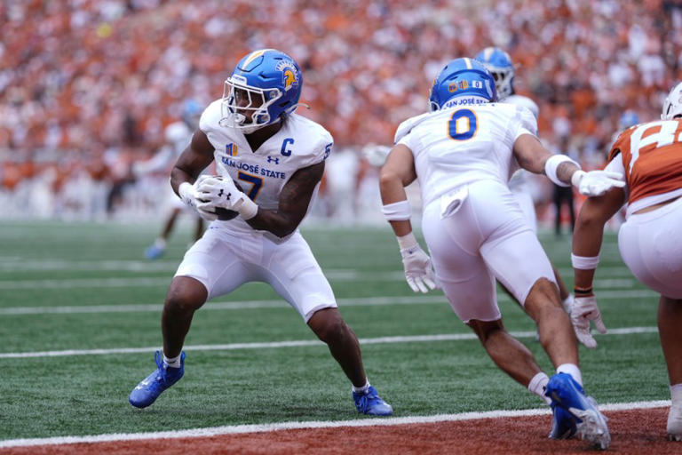 Manning accounts for 5 TDs, Longhorns roll to 38-7 win over San Jose State